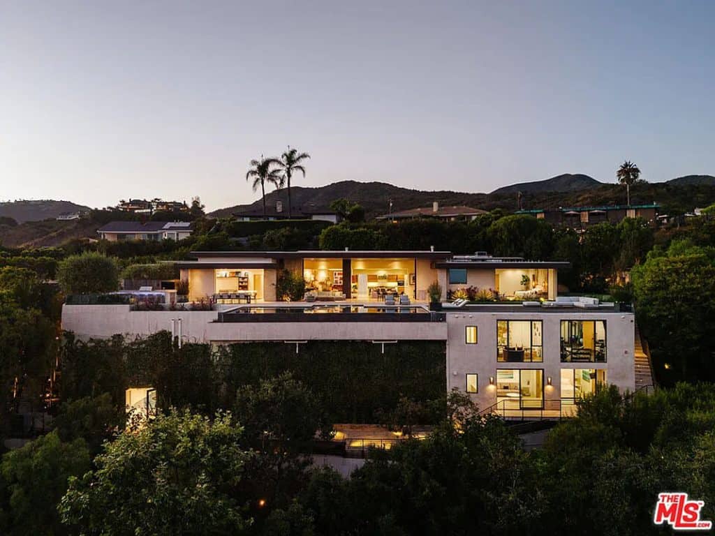 This California Mansion Boasts Stunning Views of the Ocean, Cityscape ...