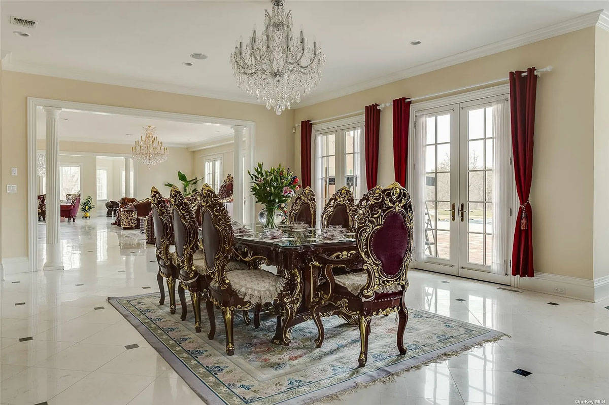 This Stunning Brick Colonial Mansion in New York is a True Gem of ...