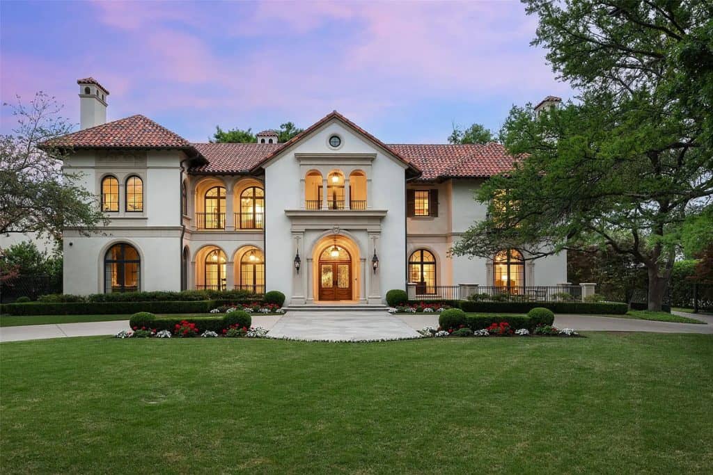 Magnificent Texas Mansion Radiates Classic Elegance and Luxury (Photos ...